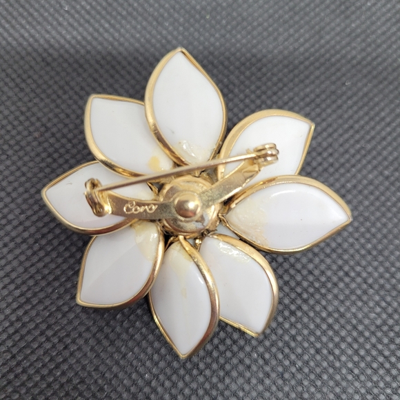 Coro | Jewelry | Vintage Signed White Enamel And Gold Tone Coro Flo ...